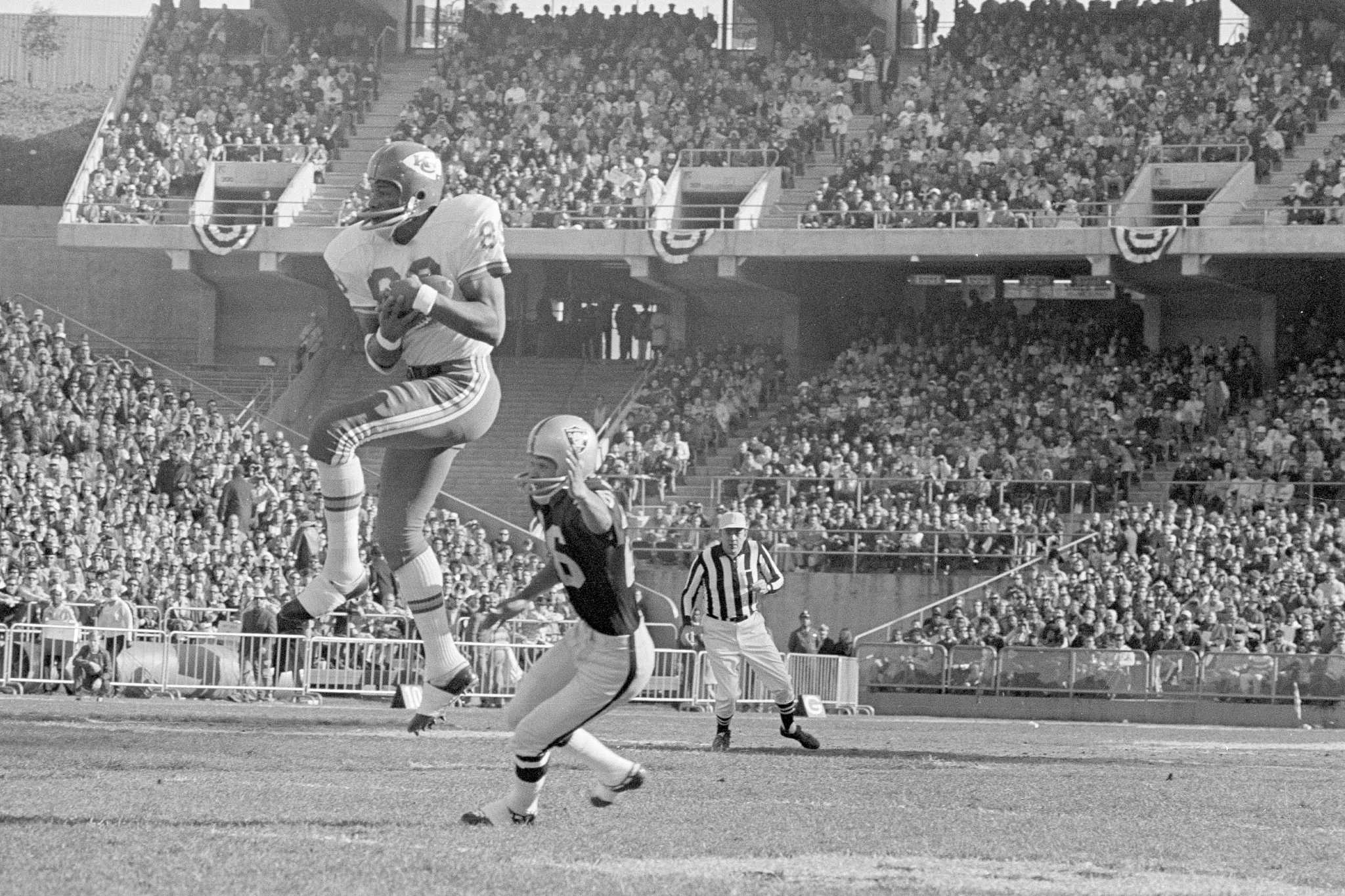 Longtime Chiefs wide receiver Otis Taylor dies at age 80