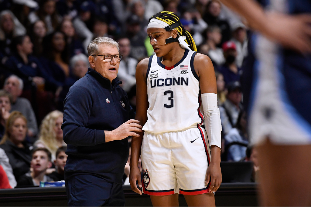 What ESPN bracketologist says about UConn women's basketball