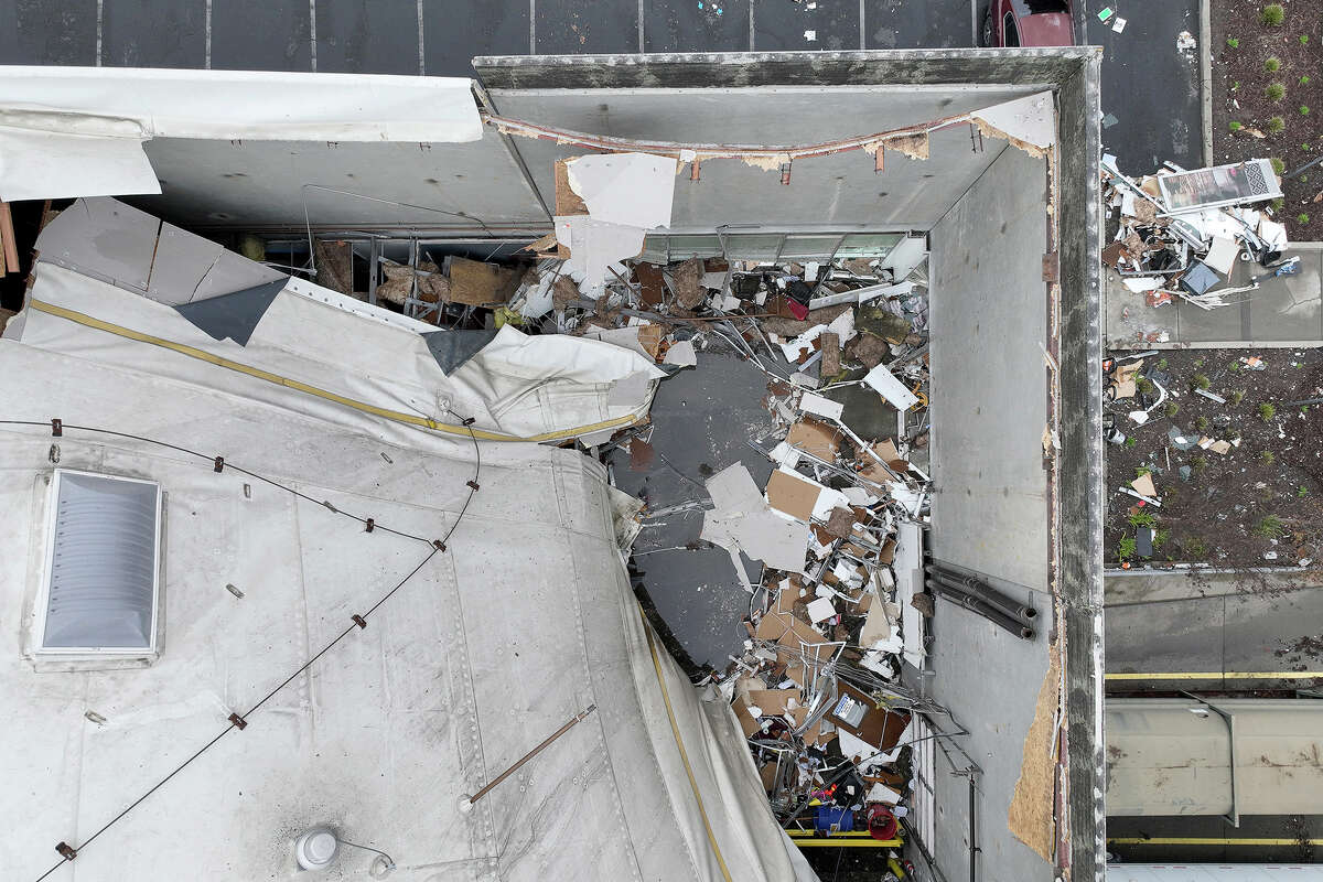 1 killed when roof collapses at Peet's warehouse in Oakland