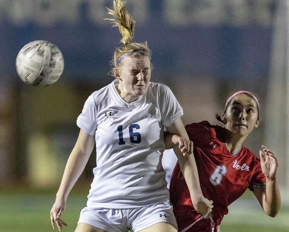 Camila Palacios, Johnson defeat Volunteers 4-0