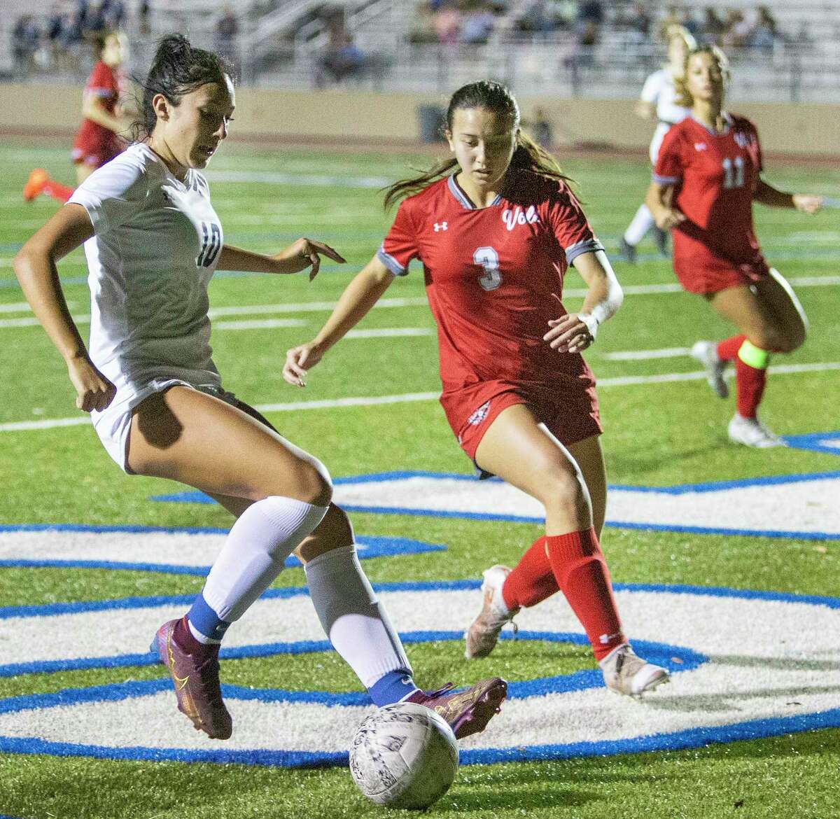 Camila Palacios, Johnson defeat Volunteers 4-0