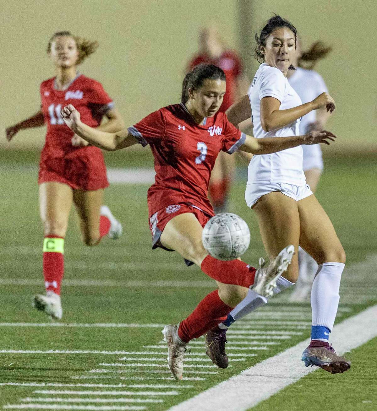Camila Palacios, Johnson defeat Volunteers 4-0