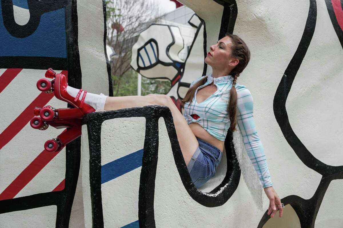 Humble resident skates 1,100 miles to Chicago to honor her late mother