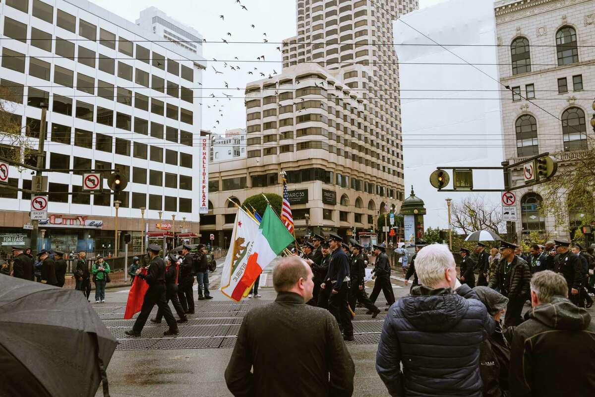 S.F.’s annual St. Patrick’s Day Parade draws thousands despite drizzle