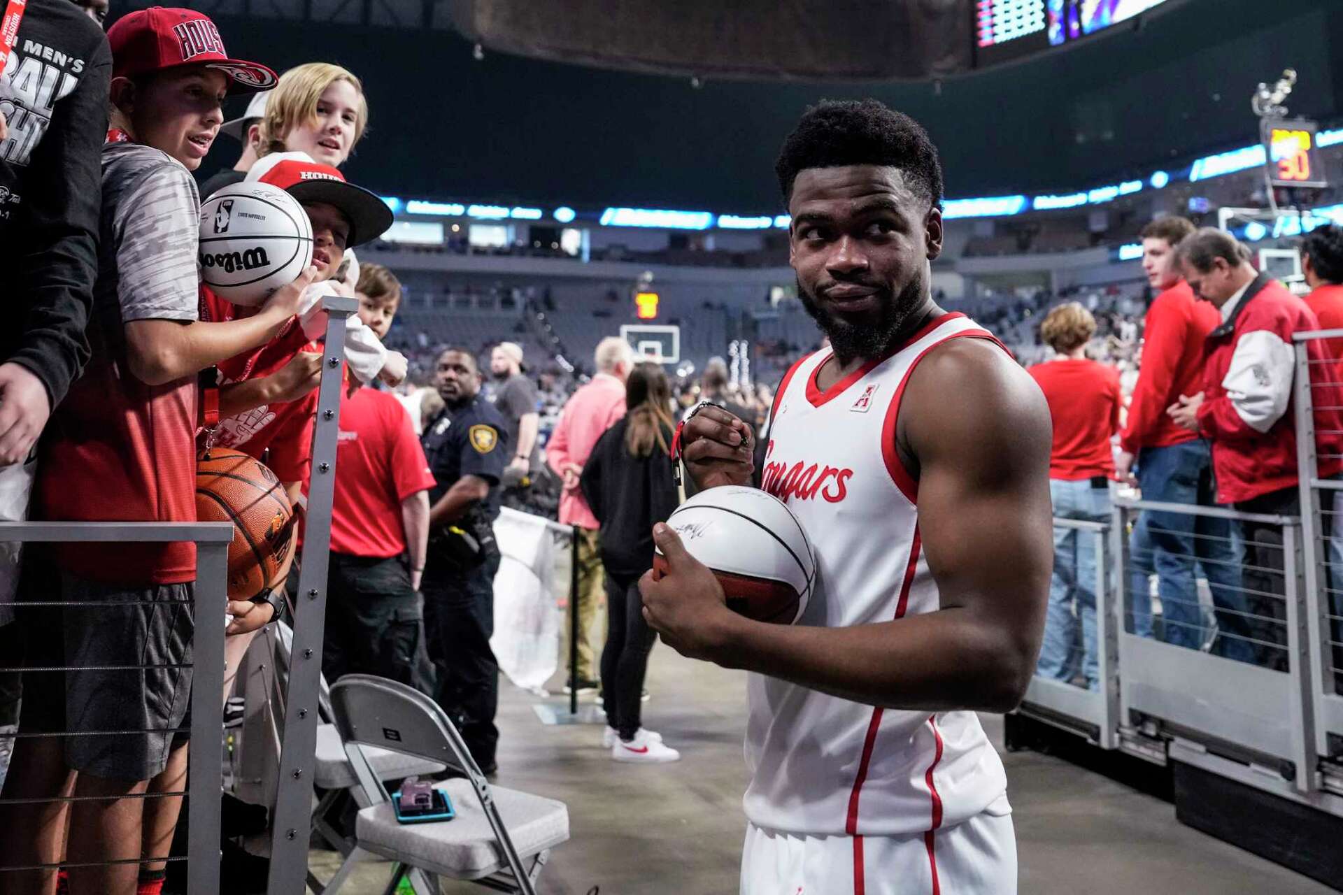 UH's Jamal Shead pulls out of NBA draft, will return for senior season