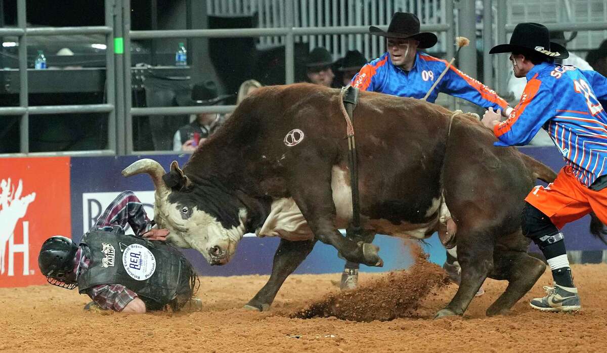 RodeoHouston: Rocker Steiner advances to bareback semifinals
