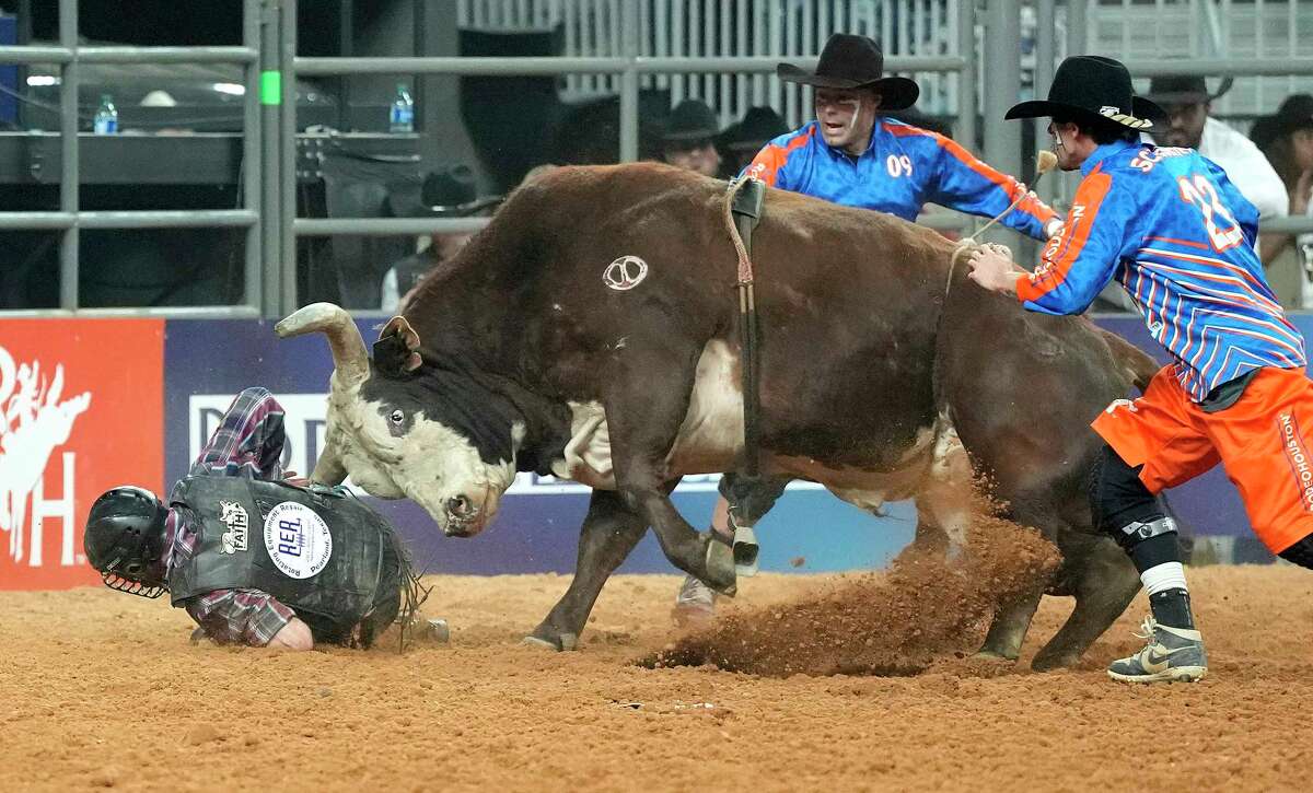 RodeoHouston: Rocker Steiner advances to bareback semifinals