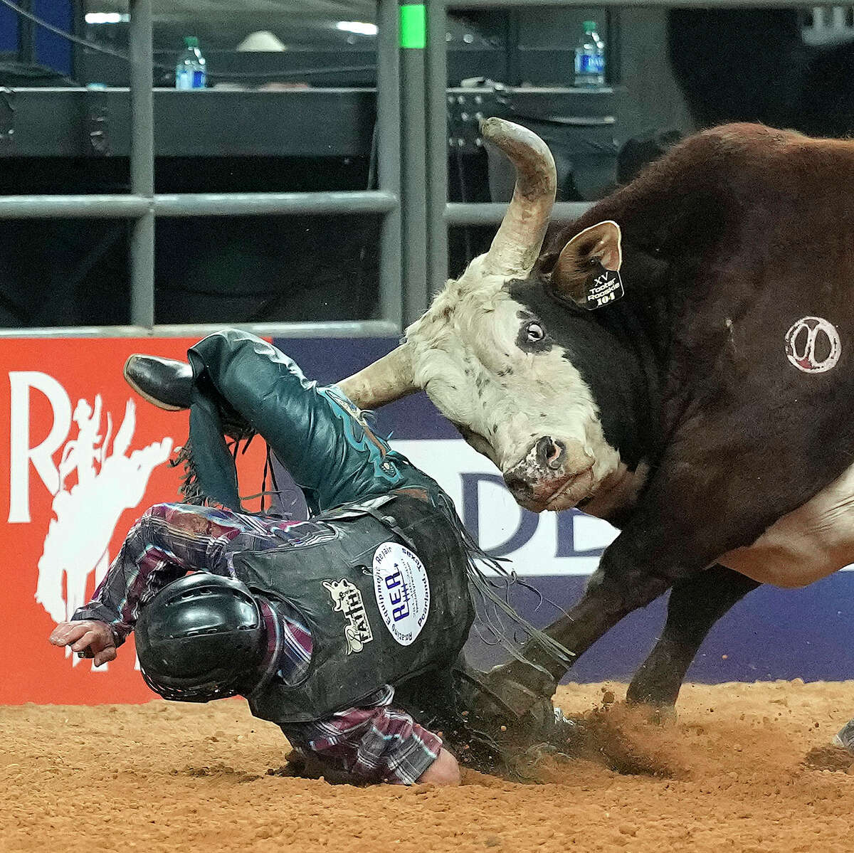 RodeoHouston: Rocker Steiner advances to bareback semifinals