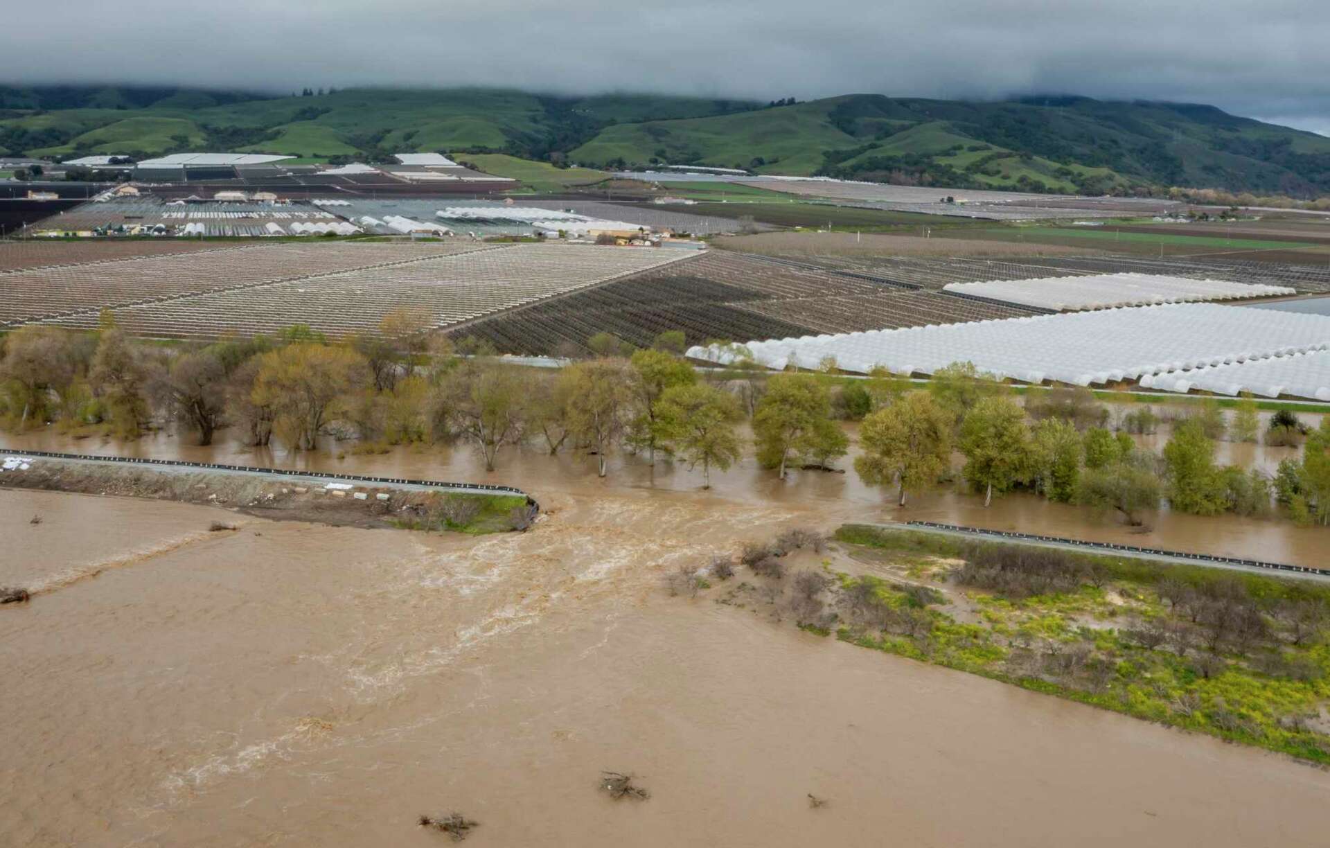 Pajaro levee break in Monterey County forces mass evacuations