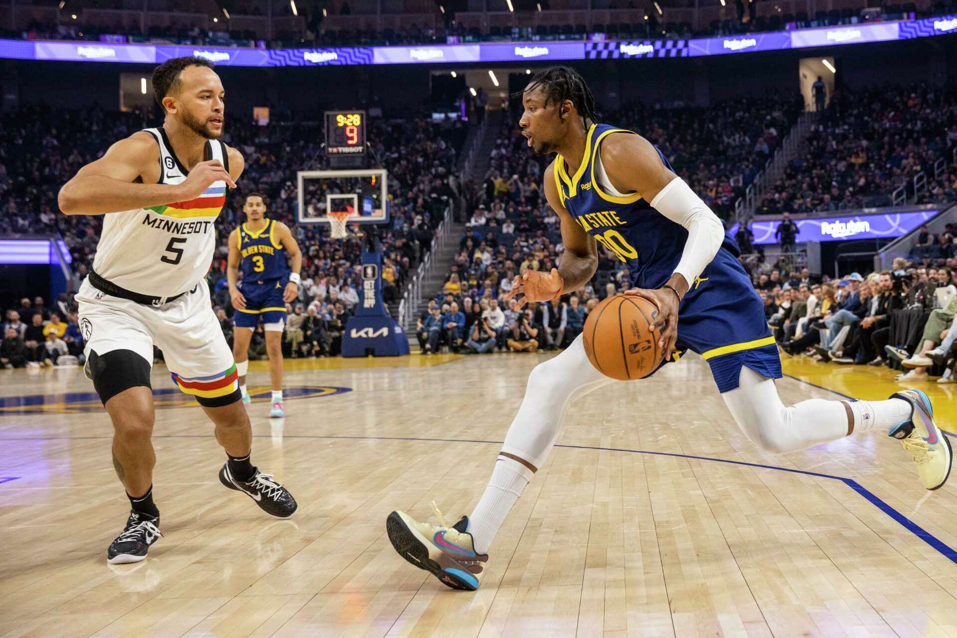 Warriors’ Jonathan Kuminga out vs. Bucks, day-to-day with ankle sprain