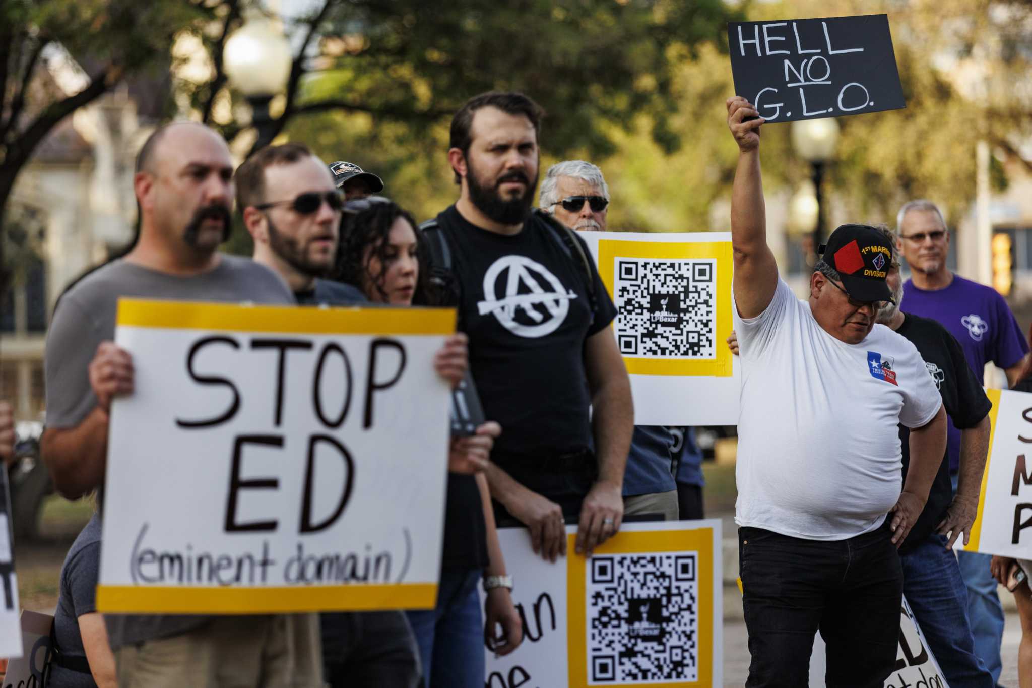 Libertarian Party protests in favor Moses Rose's bar