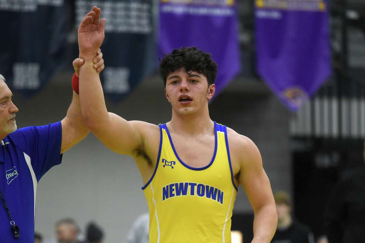 Top-ranked Xavier wrestling repeats at CT State Open champion