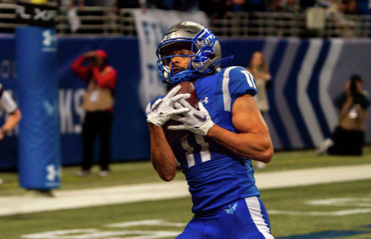 BattleHawks beat Arlington Renegades 24-11 in home opener at dome