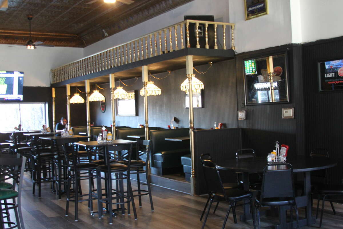 Manistee adds new sports bar, grill to downtown River Street