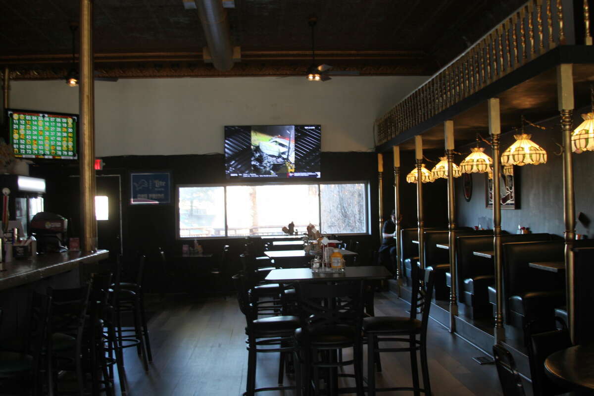 Manistee adds new sports bar, grill to downtown River Street