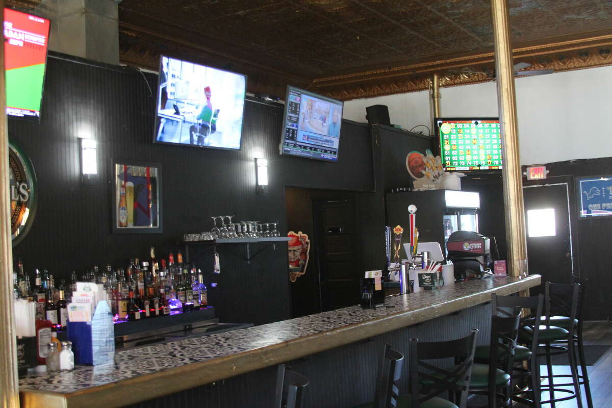 Manistee adds new sports bar, grill to downtown River Street