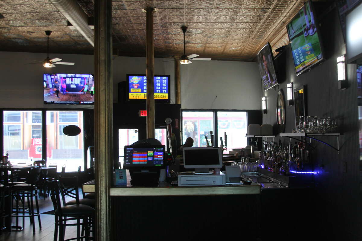 Manistee adds new sports bar, grill to downtown River Street
