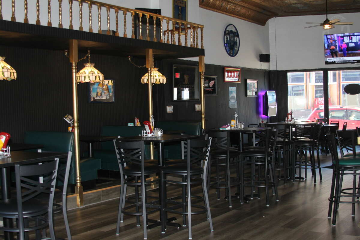 Manistee adds new sports bar, grill to downtown River Street