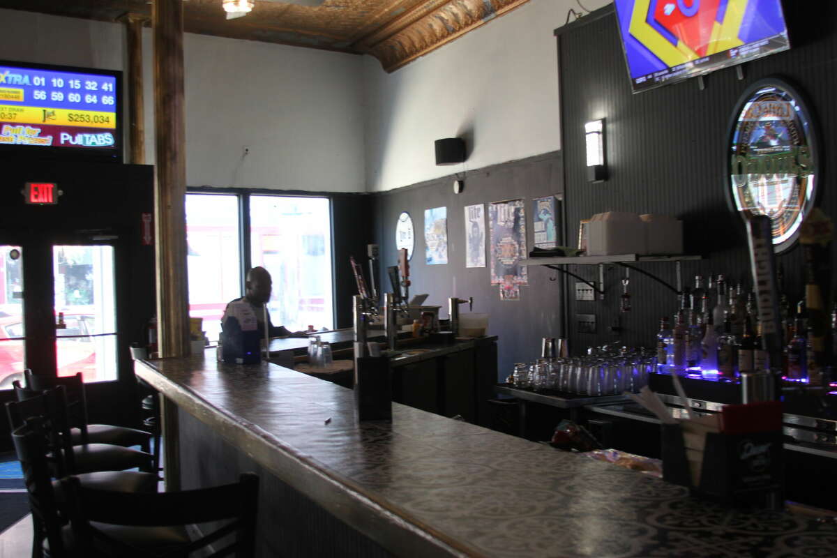 Manistee adds new sports bar, grill to downtown River Street