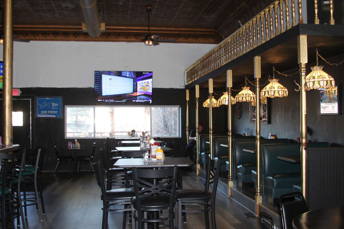 Manistee adds new sports bar, grill to downtown River Street