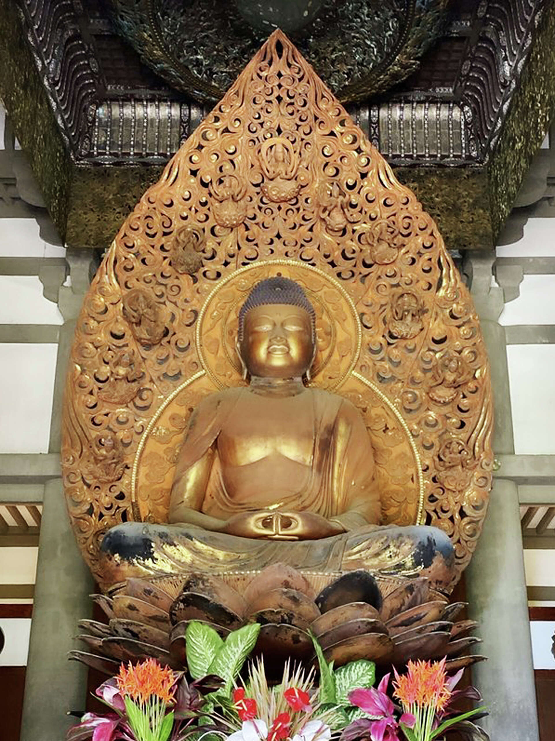 One of the most beautiful temples in the world is in Hawaii