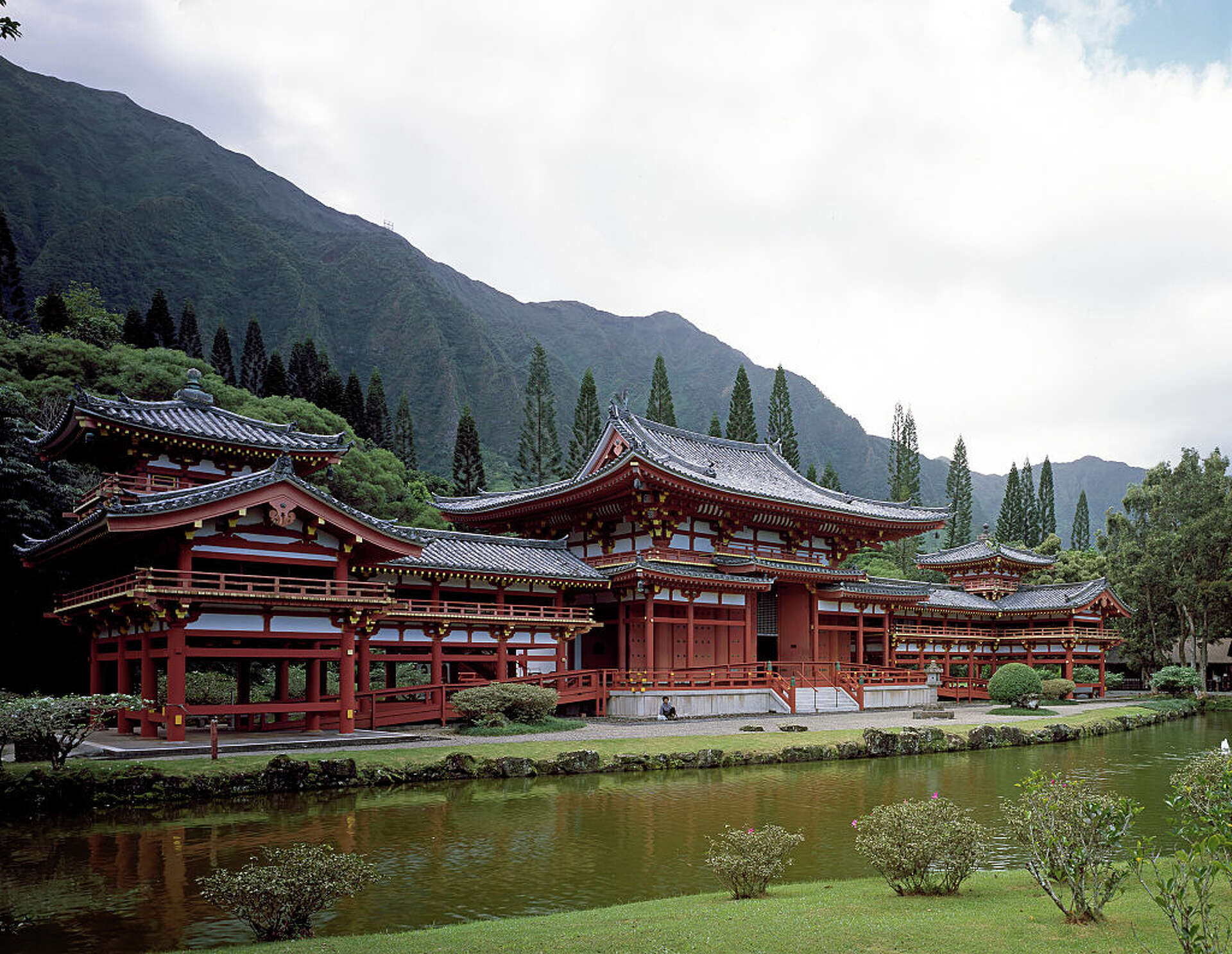One of the most beautiful temples in the world is in Hawaii