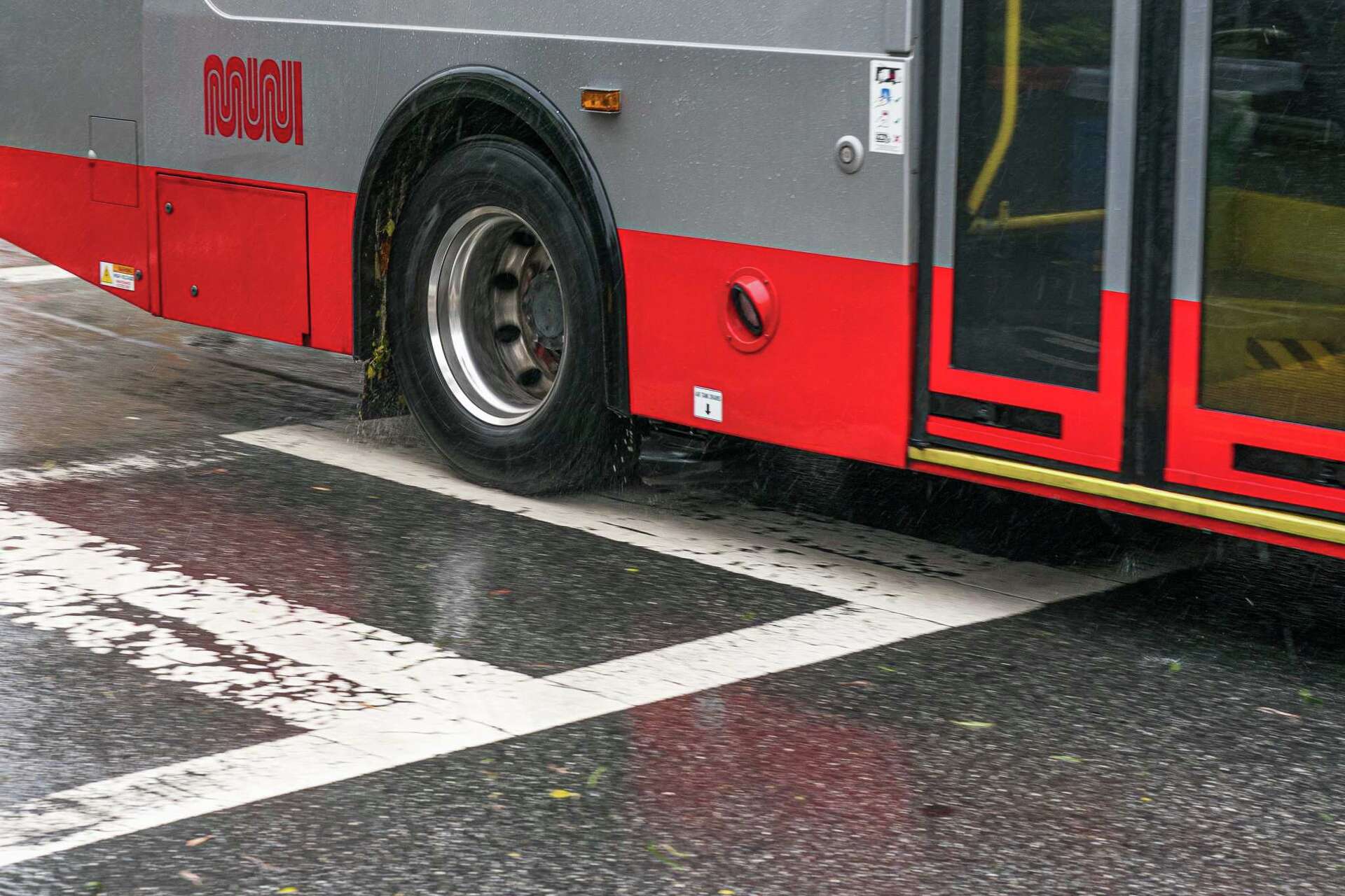 Youth seriously injured in stabbing on Muni bus, S.F. police say