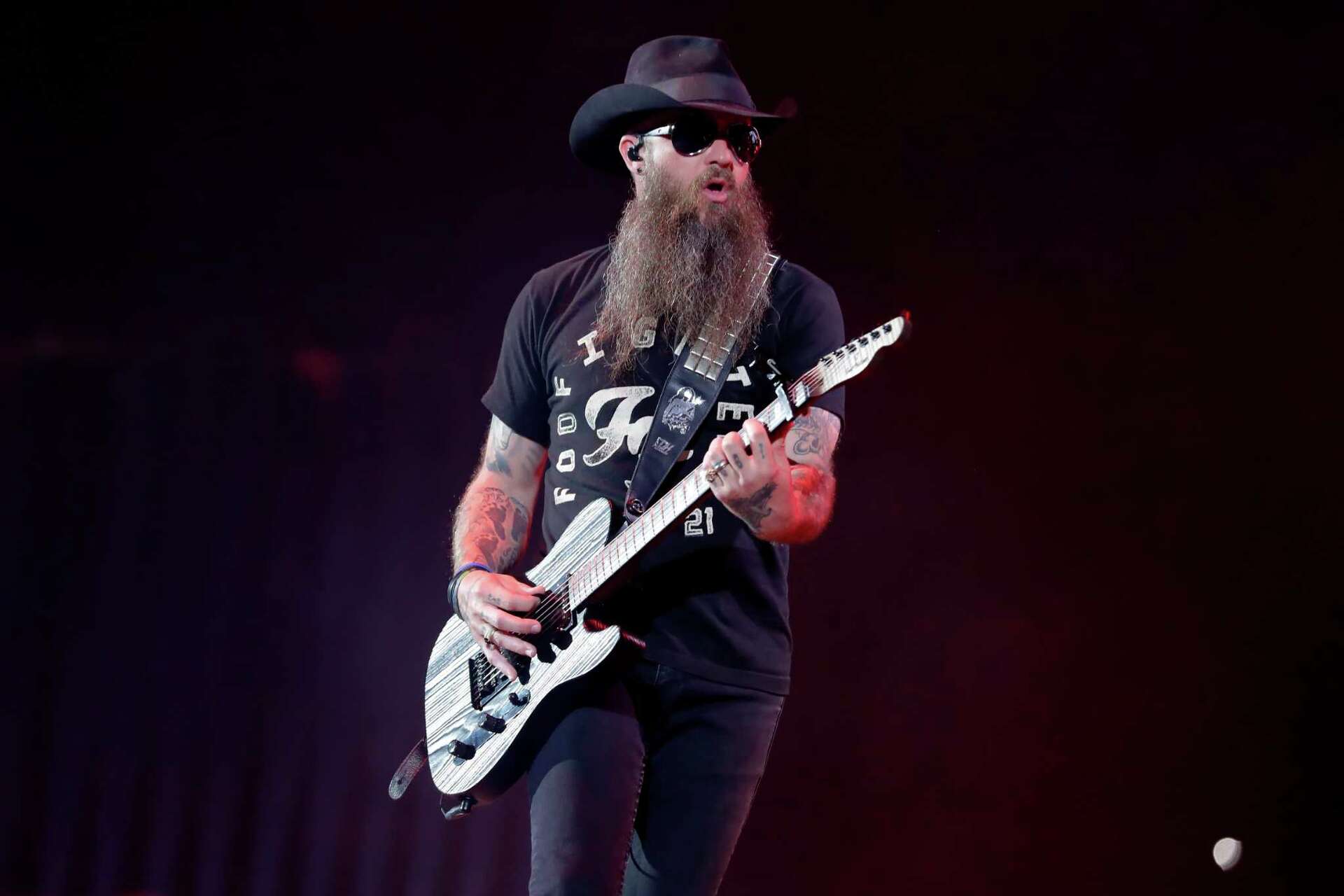 Cody Jinks makes his RodeoHouston debut and brings mom onstage