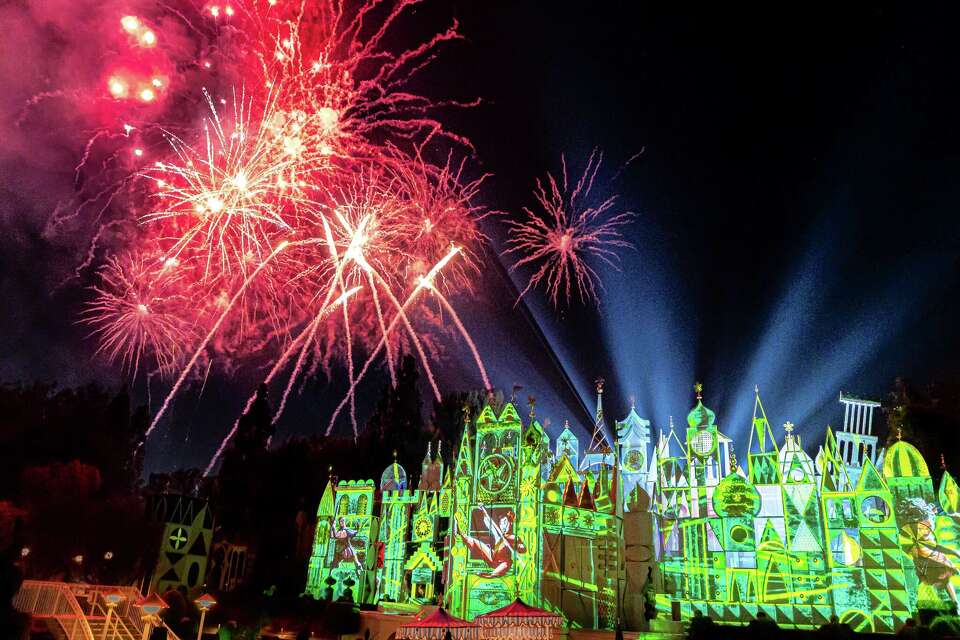 Disneyland VIP Tour: Secrets of the unique park experience