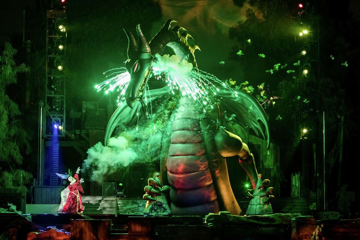 Huge Disneyland fire prompts evacs after Fantasmic dragon ignites