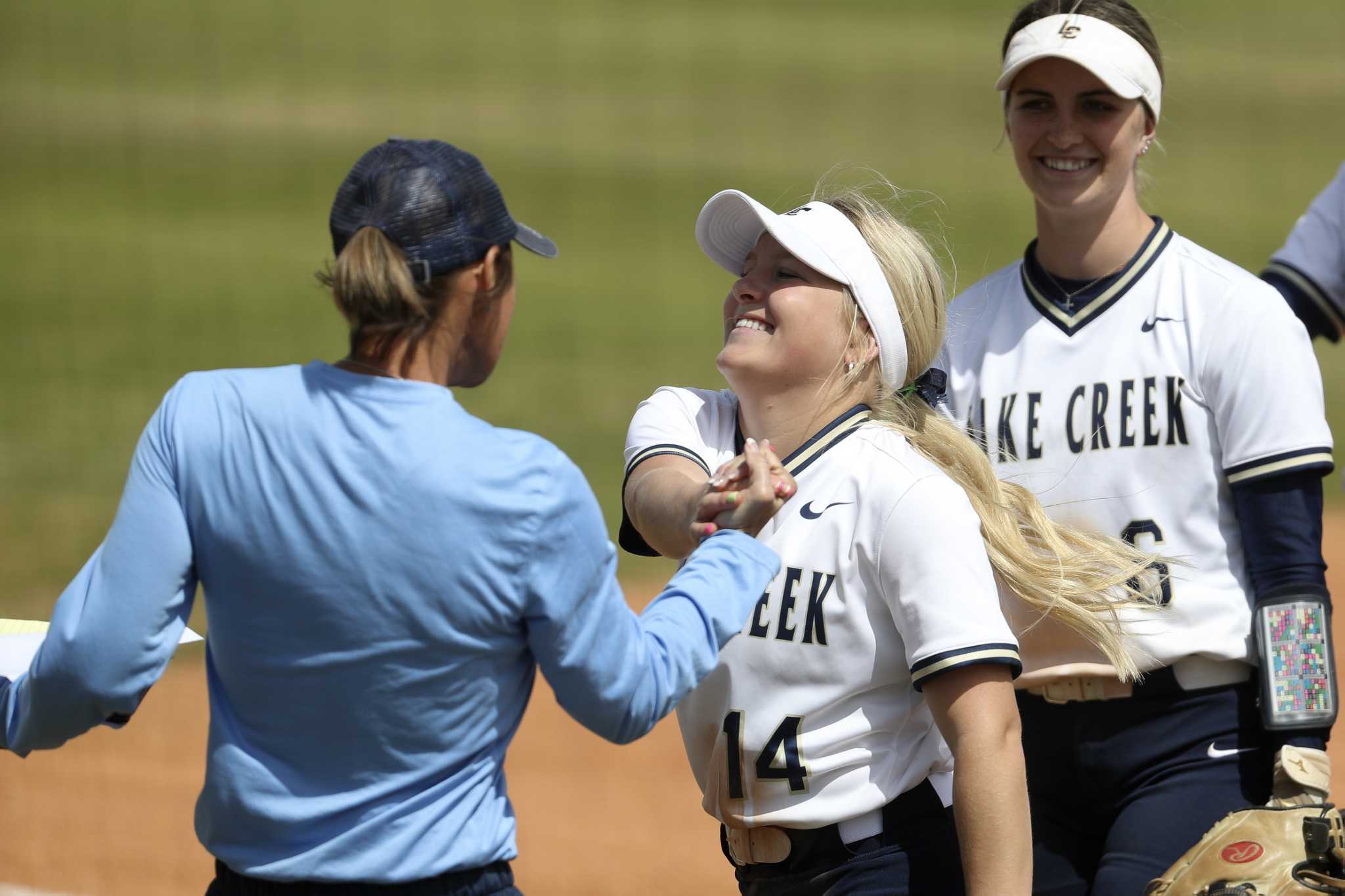 Freshman Davis on the rise for No. 1 Lake Creek softball