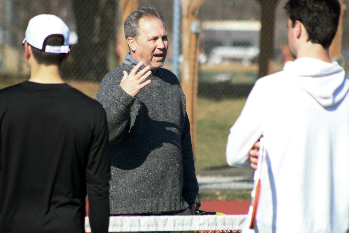 State qualifiers and new faces to lead Edwardsville tennis this spring