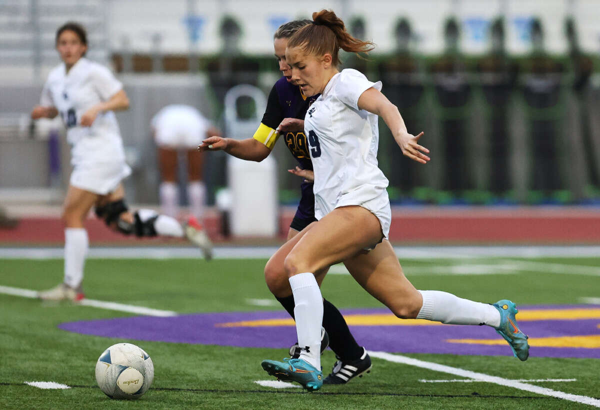 Girls Soccer: Smithson Valley rallies past Pieper
