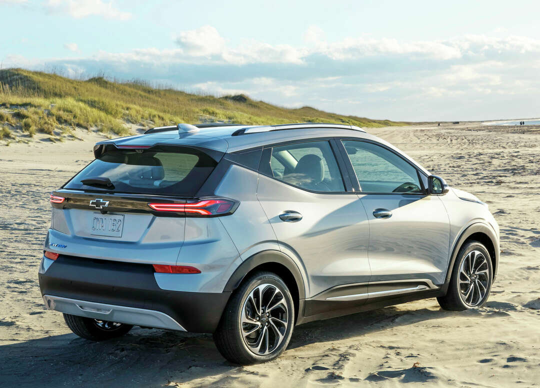 Chevrolet drops prices on Bolt EUV; projects 247-mile range