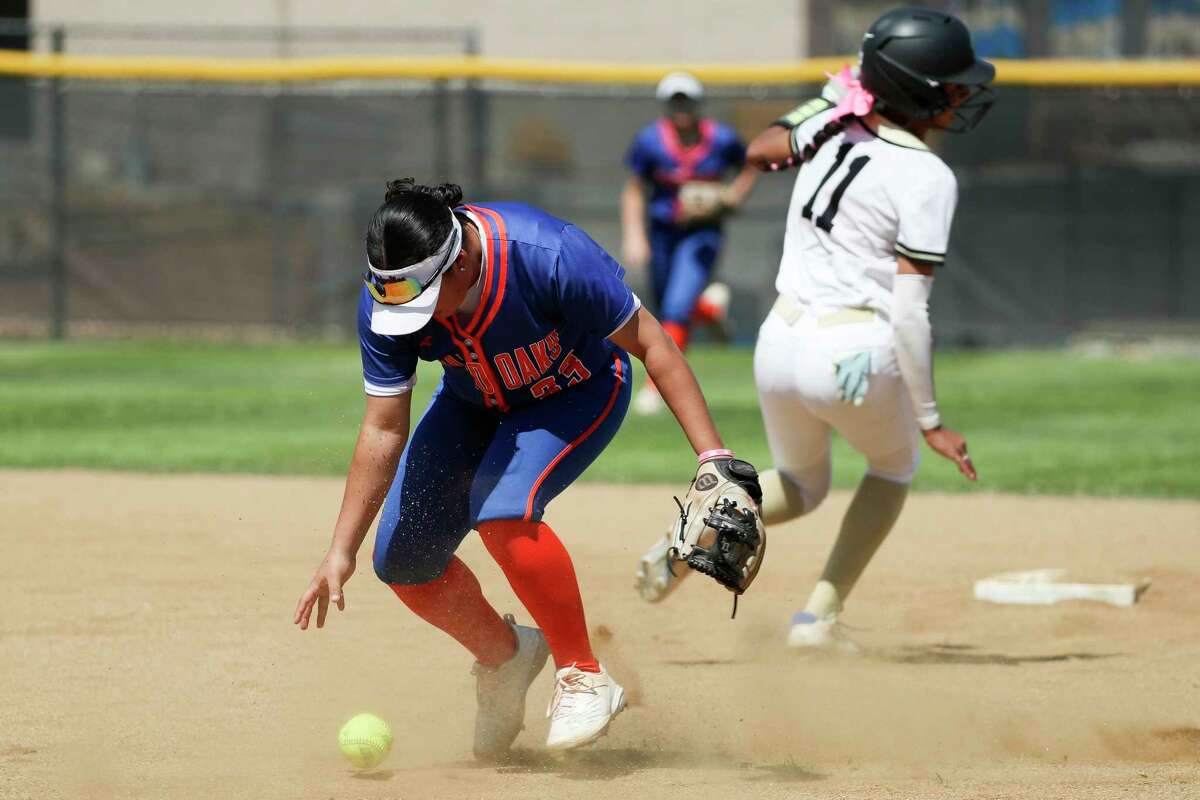 Grand Oaks digs the long ball in big win over Conroe