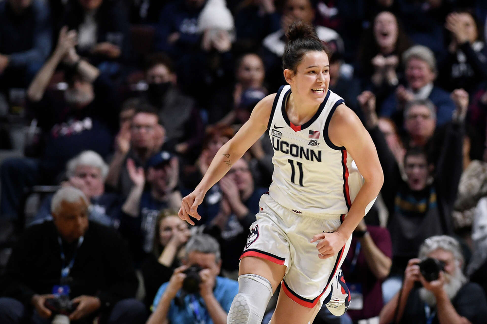 UConn star Lou Lopez Sénéchal makes WNBA debut with Dallas