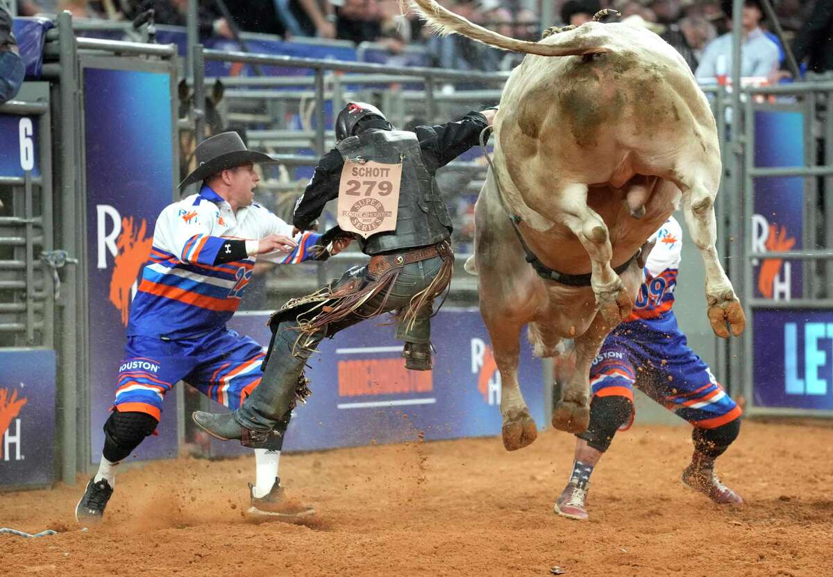 Isaac Diaz makes adjustments, advances to RodeoHouston championship