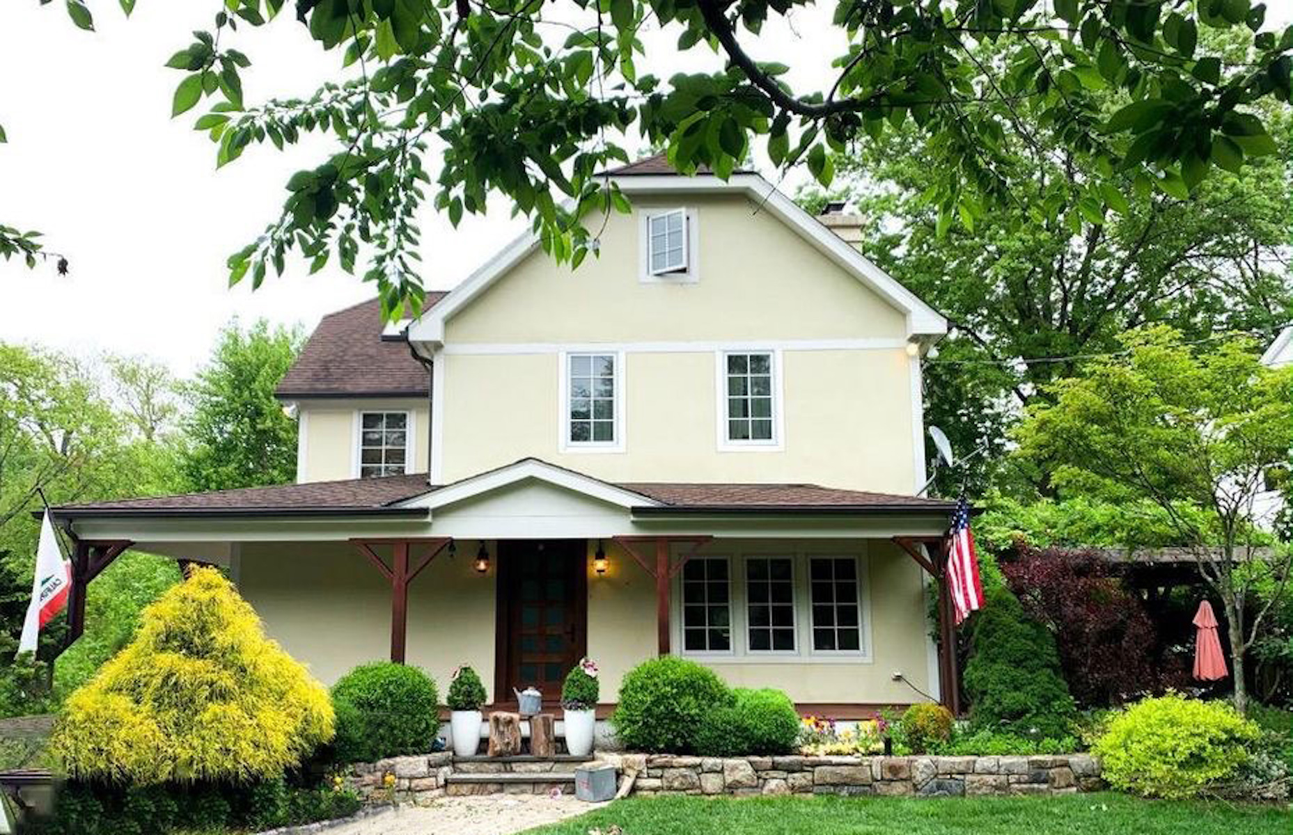 Riverside home is near schools