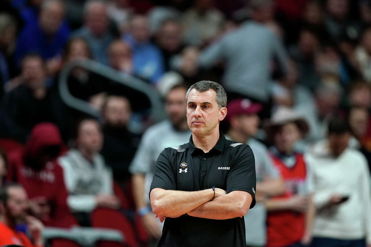 NCAA Tournament: Texas pulls away late to defeat Colgate