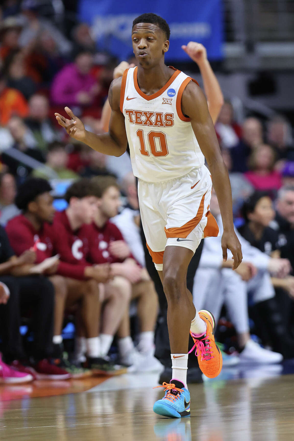 Interim Texas coach Rodney Terry keeps proving he should stick around