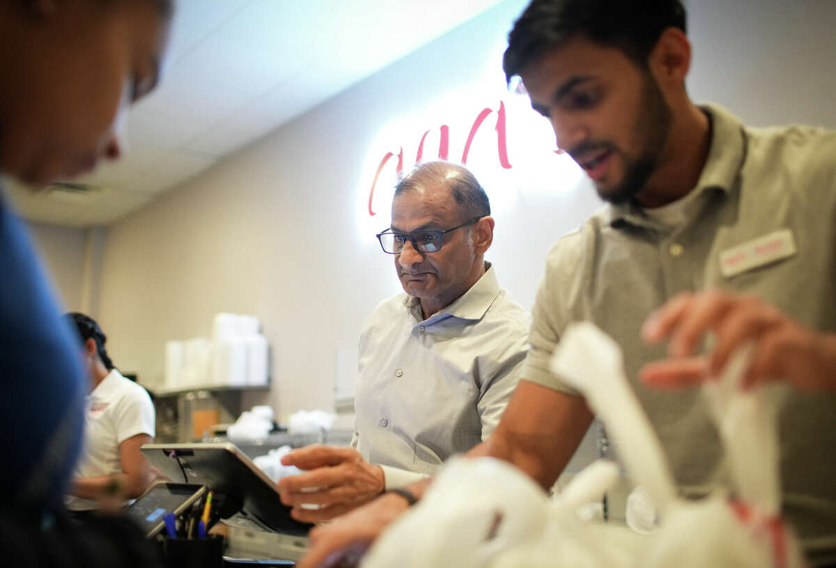 Ramadan in Houston: Halal restaurants adjust hours, hold events