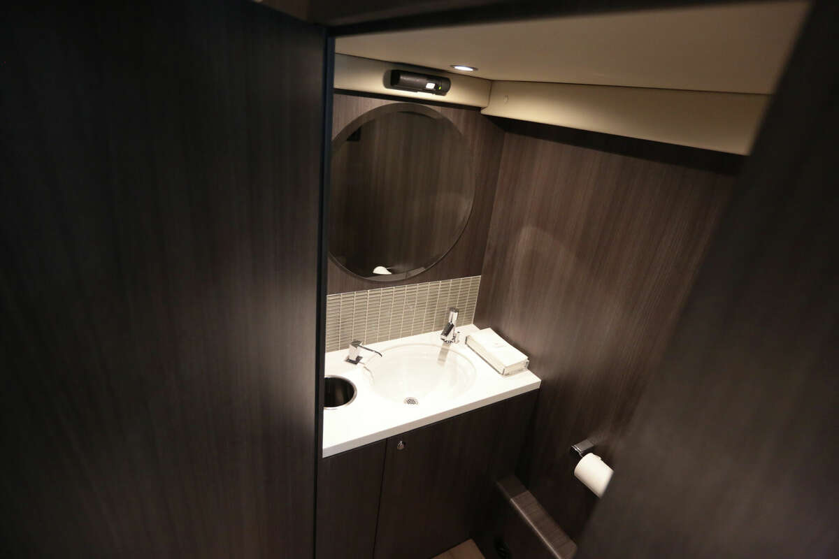 Vonlane luxury bus vs. Southwest flight from San Antonio to Dallas