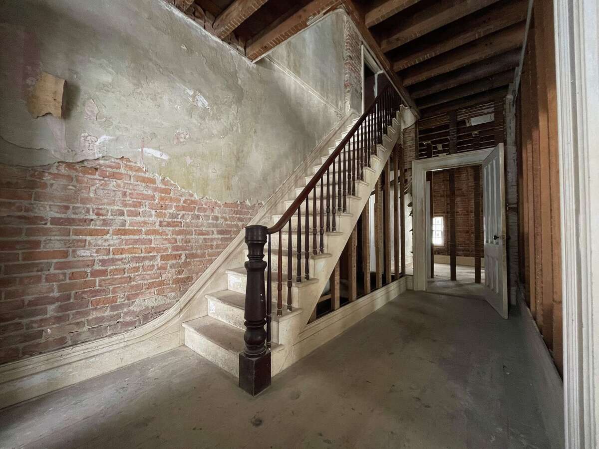 Mother-daughter agents form Capital Region home restoration company