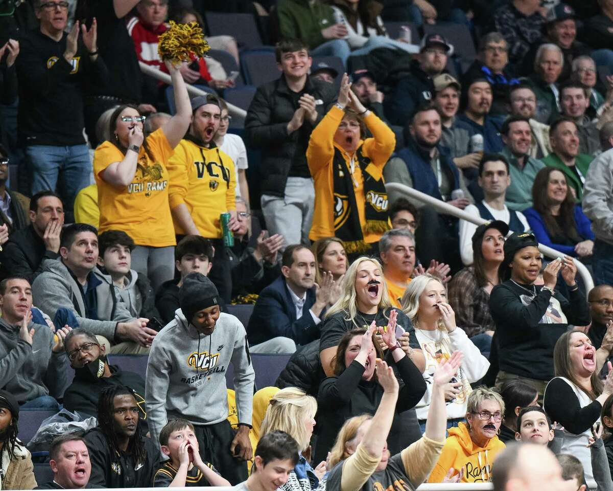 Saint Mary's outlasts VCU in first-round NCAA Tournament game