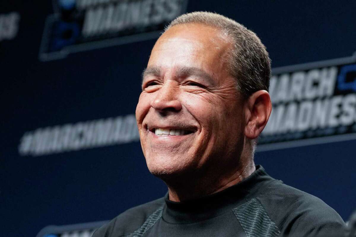 Houston basketball: Kelvin Sampson on Mexico City game, NBA draft