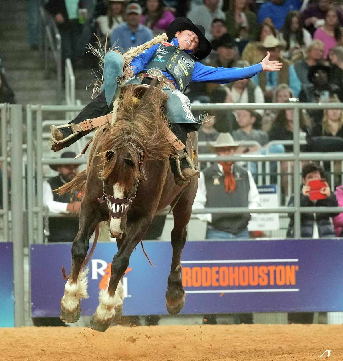 RodeoHouston: Bareback rider Keenan Hayes wins wild card