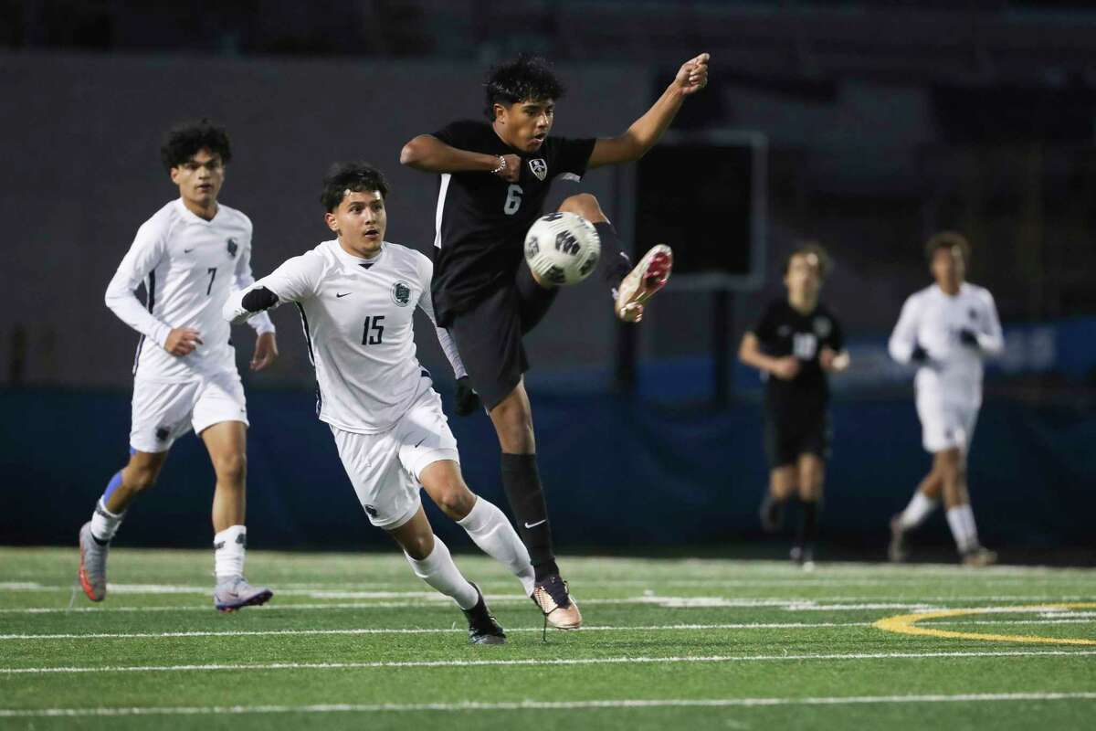 College Park tops Conroe to clinch playoff spot in wild 13-6A