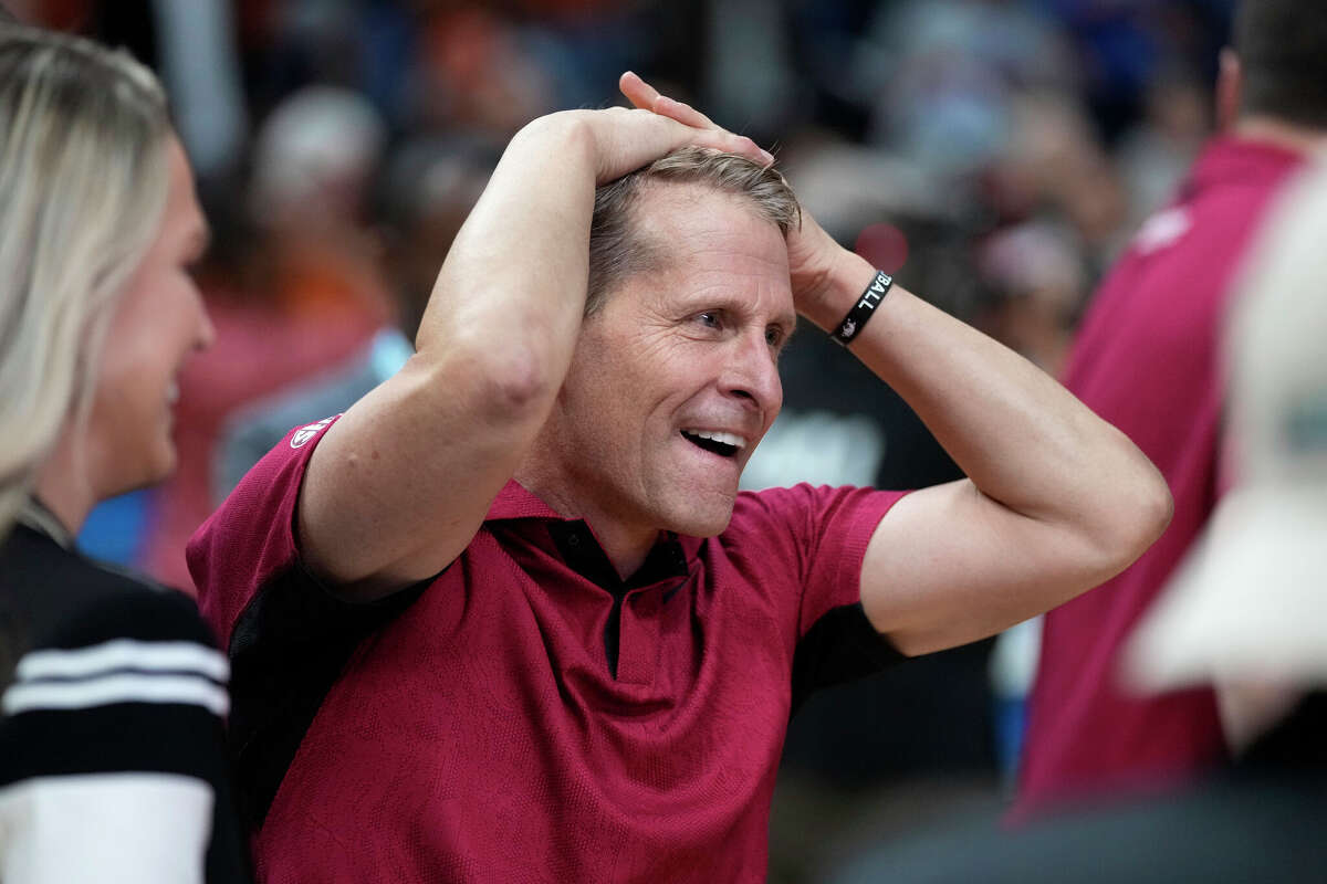 Upstart Arkansas knocks off top-seed Kansas in NCAA Tournament