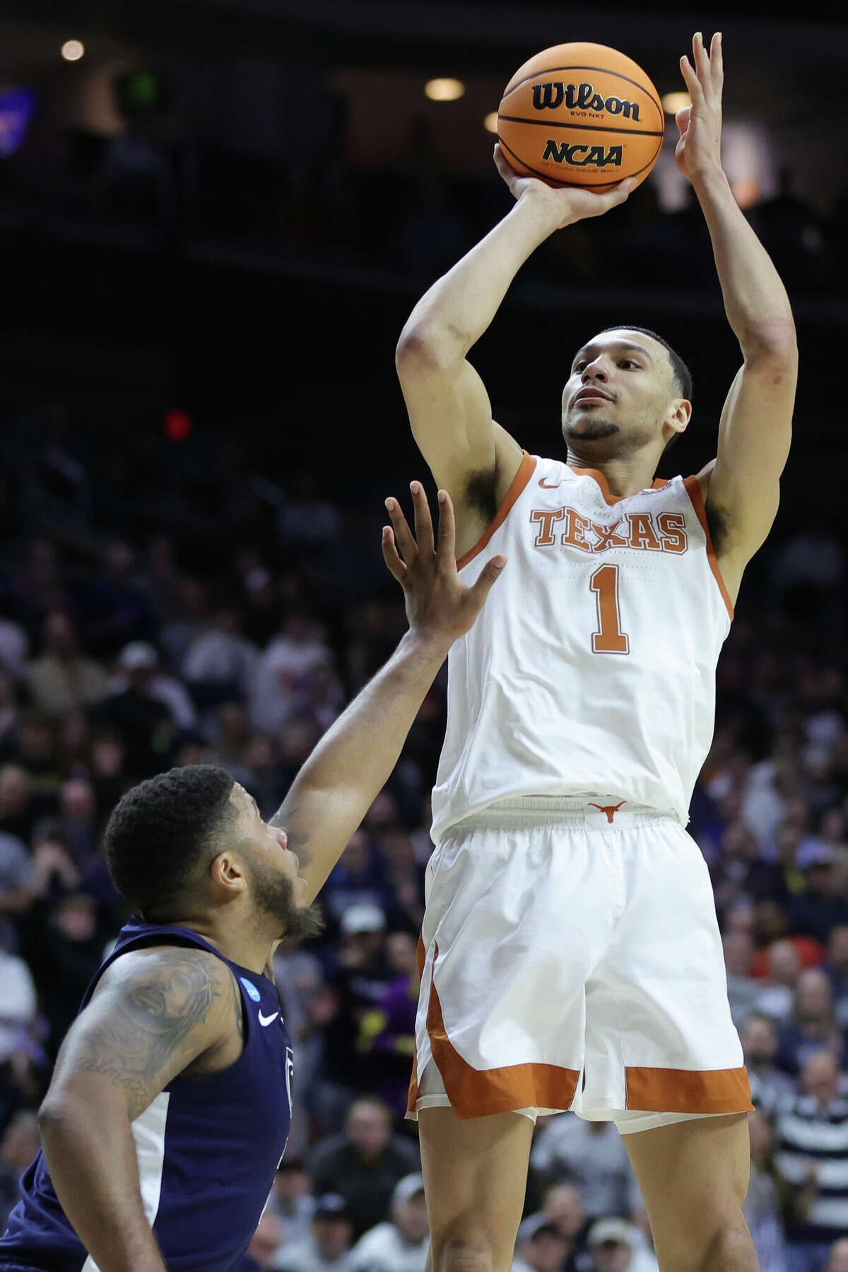NCAA Tournament: Dylan Disu's shot has Texas floating on air