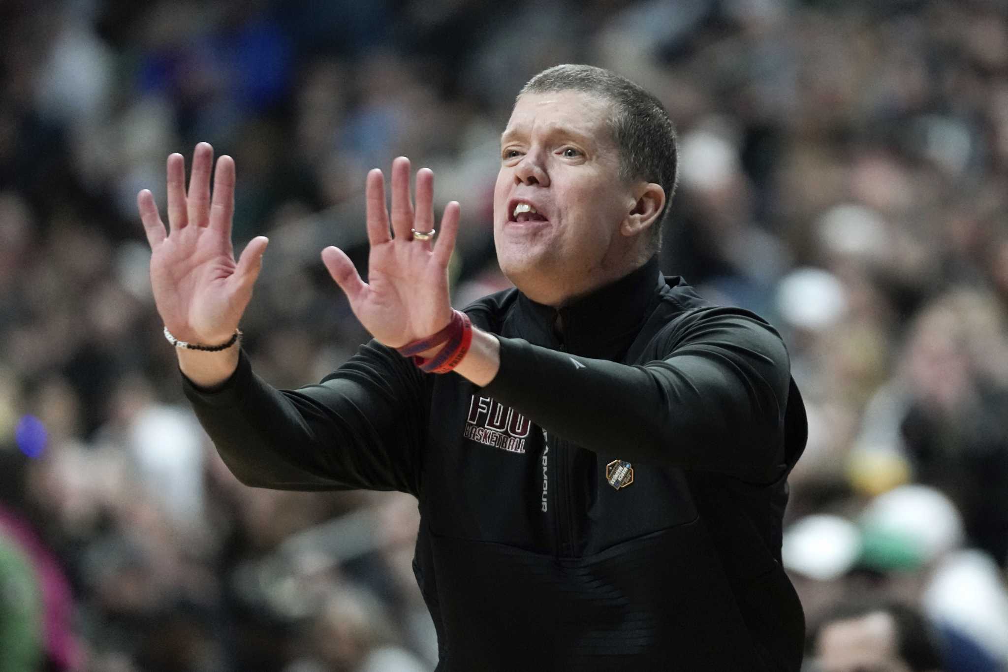 Former Siena assistant Tobin Anderson becomes Iona head coach